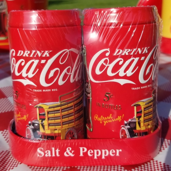 Coca Cola | Party Supplies | Cocacola Tin Salt And Pepper Shakers Set ...